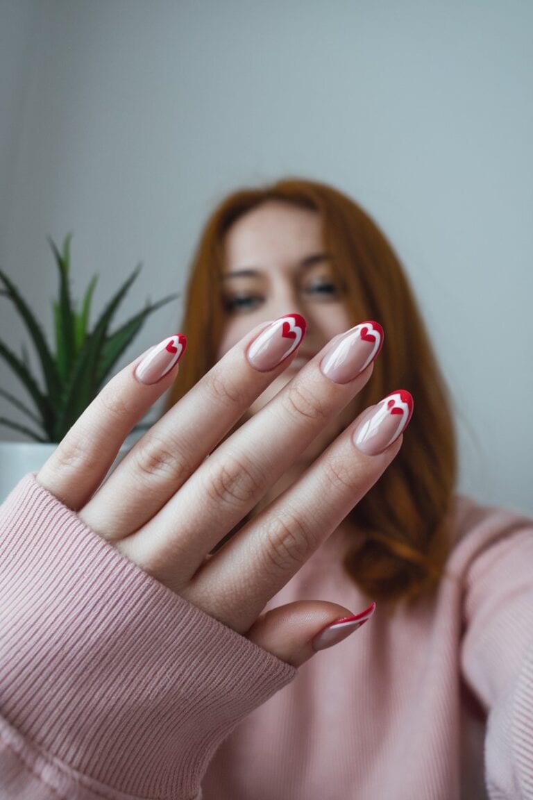 25 Almond Valentine' Day Nail Designs - Nail the Glam